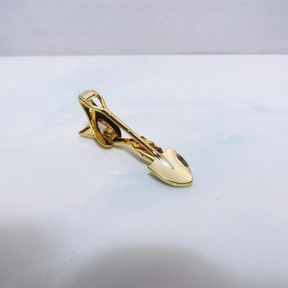 Accessories | Unique Yellow Gold Plated Shovelspade Spring Loaded Tie ...